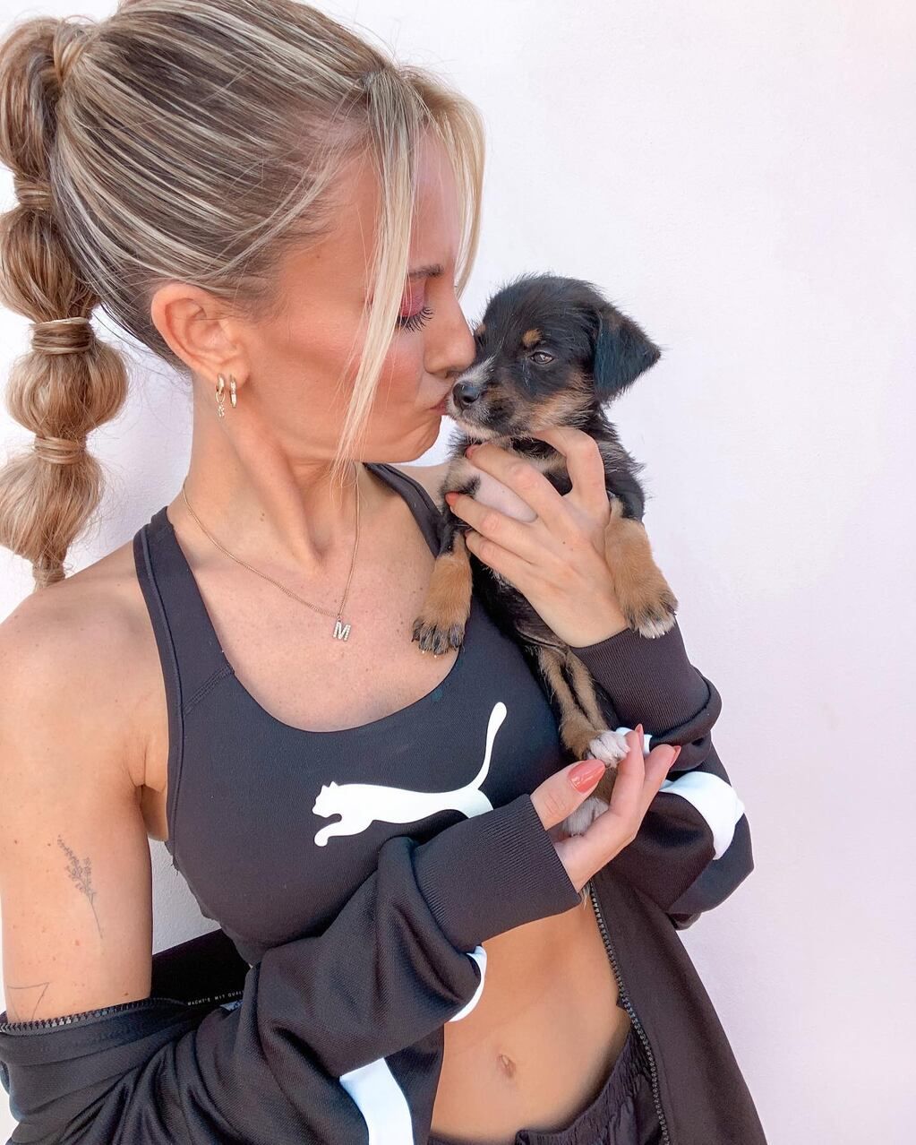 Mientras bailaba, Melina Lezcano mostró todos sus atributos