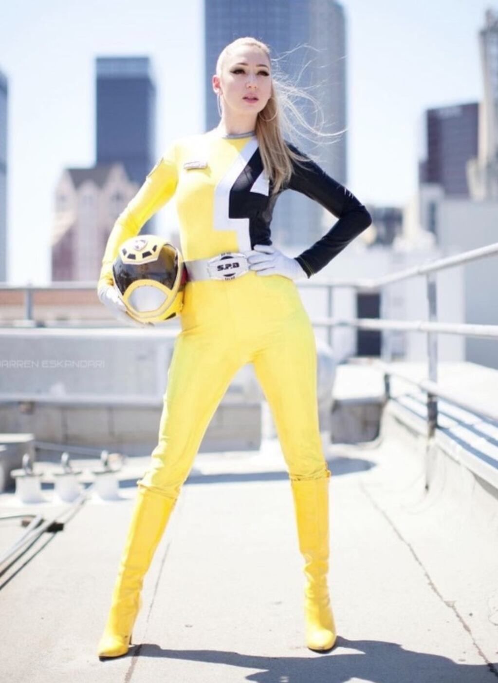 Abandonó el traje de Power Ranger amarilla para convertirse en una ...