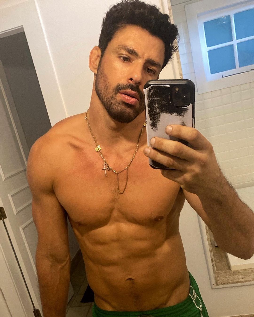 Así se ve hoy Cauã Reymond, conocido como “Jorgito” de Avenida Brasil