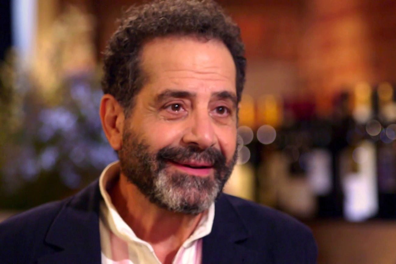 Así se ve hoy Tony Shalhoub, el actor protagonista de la serie “Monk”