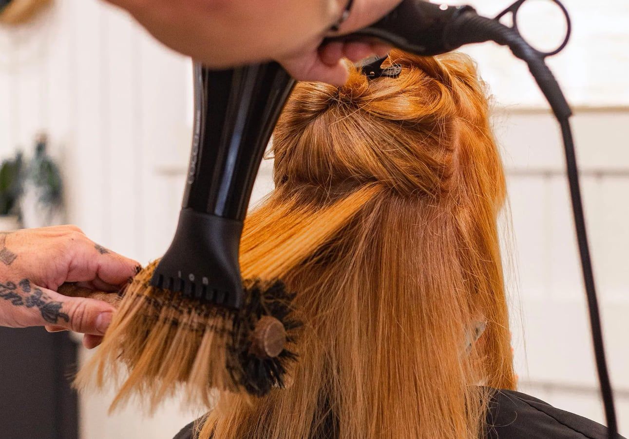 Cómo lograr un brushing de peluquería en casa: con pocos elementos y en ...