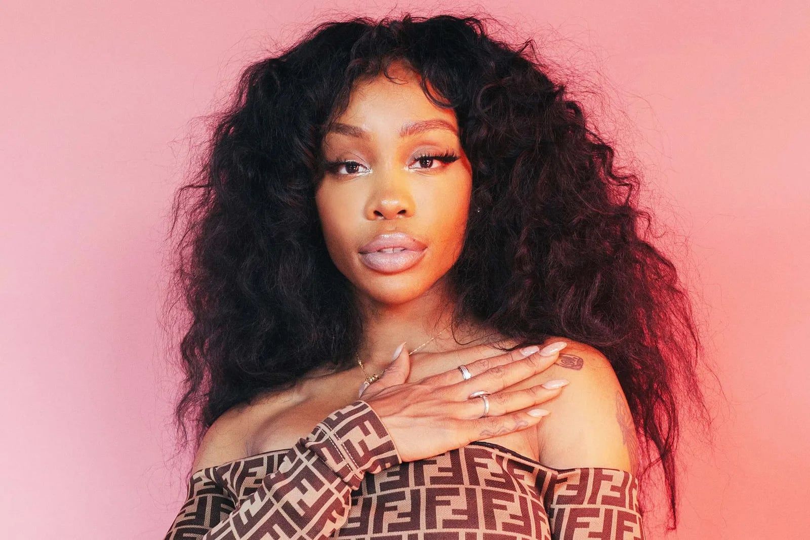 Quién es SZA, la cantante que ha tenido un éxito meteórico en todo el mundo