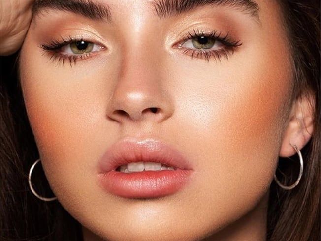 Cómo conseguir una piel glowy y luminosa en tus maquillajes con 3 simples pasos