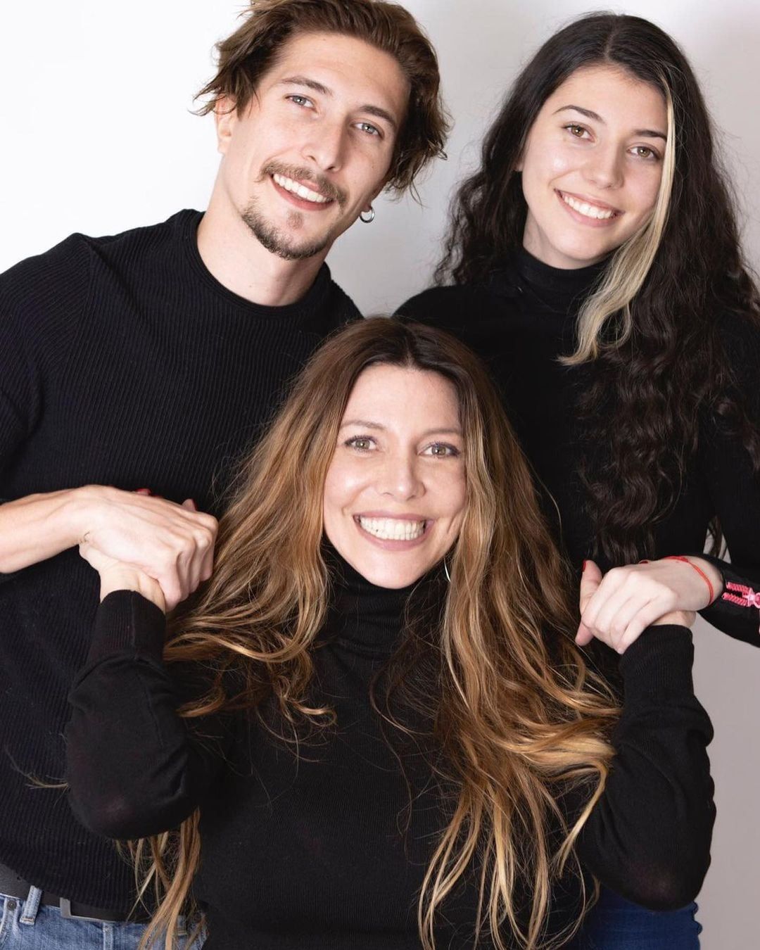 Así se ve hoy Victoria, la hija de Mónica Ayos y Diego Olivera que ...