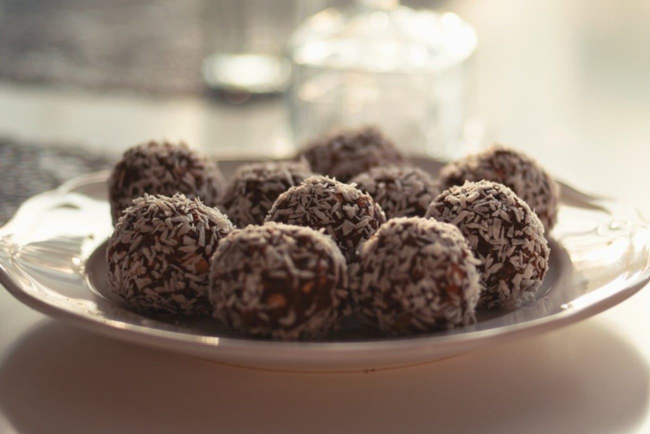Bombones de chocolate y coco: con sólo 3 ingredientes y en pocos minutos
