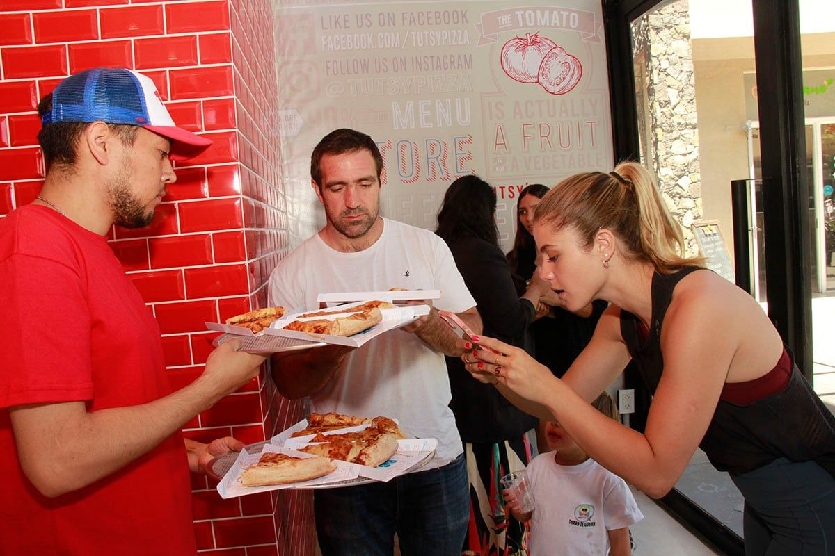 Tutsy Pizza ¡porciones gratis para todos!