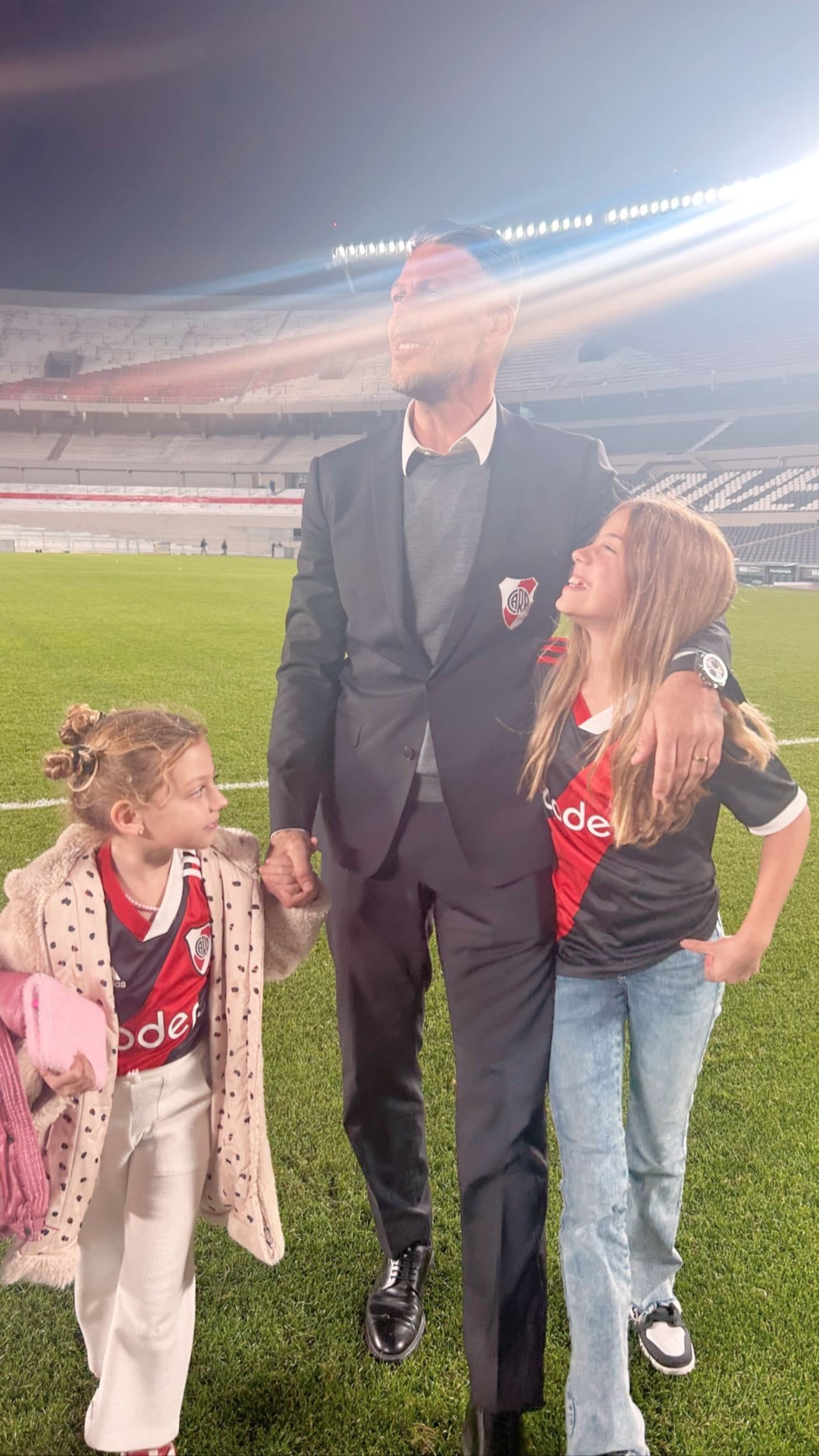 Evangelina Anderson enamoró a los hinchas de River con un outfit 100% ...