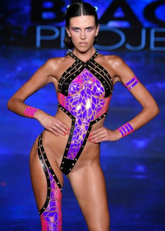 Un Diseñador Hizo Desfilar A Sus Modelos Sin Ropa En La Semana De La