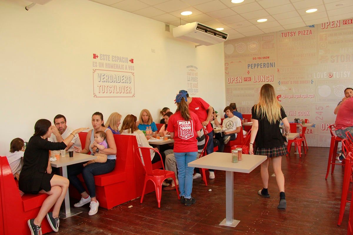 Tutsy Pizza ¡porciones gratis para todos!