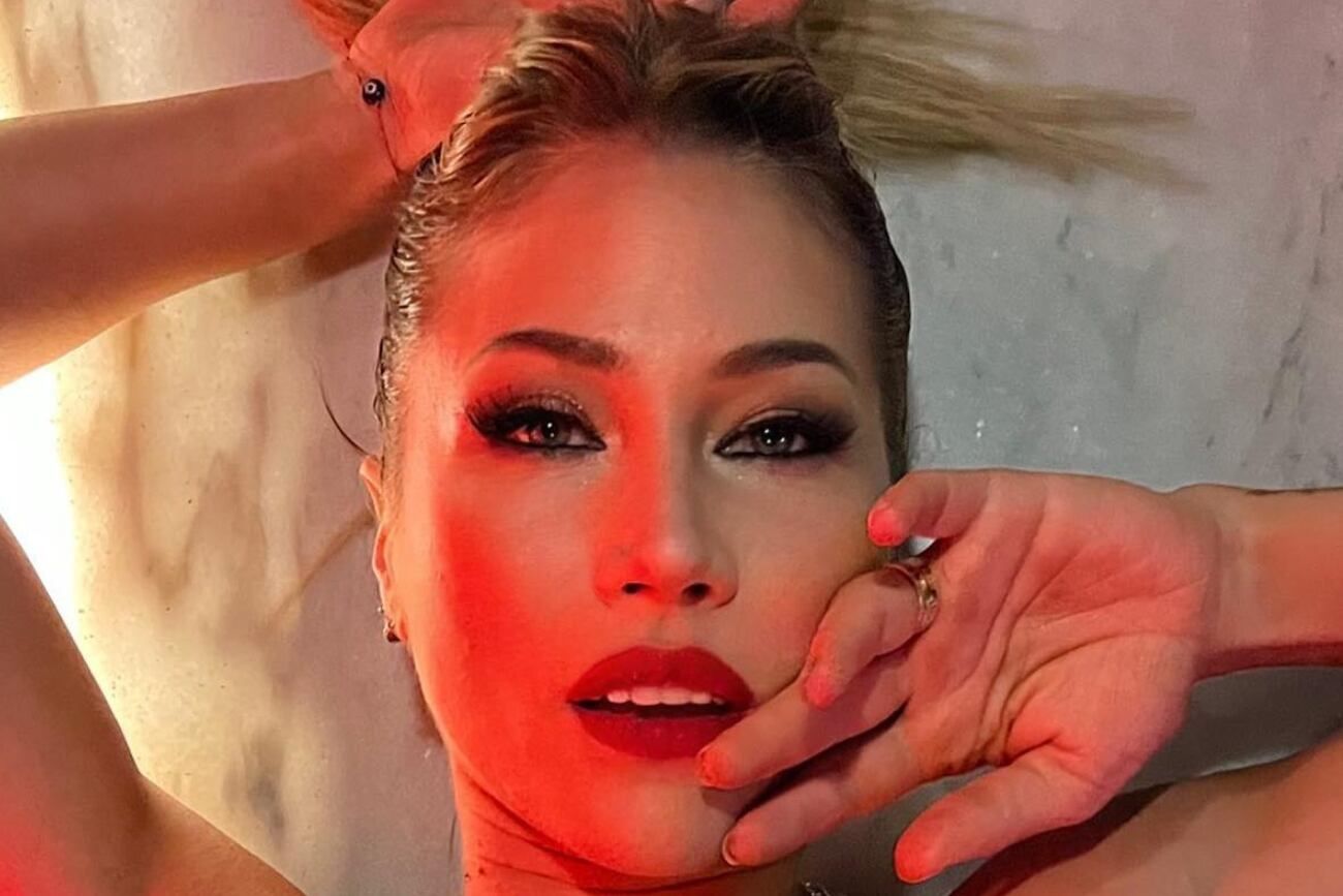 Adabel Guerrero hizo una pirueta en el aire en microbikini y ...