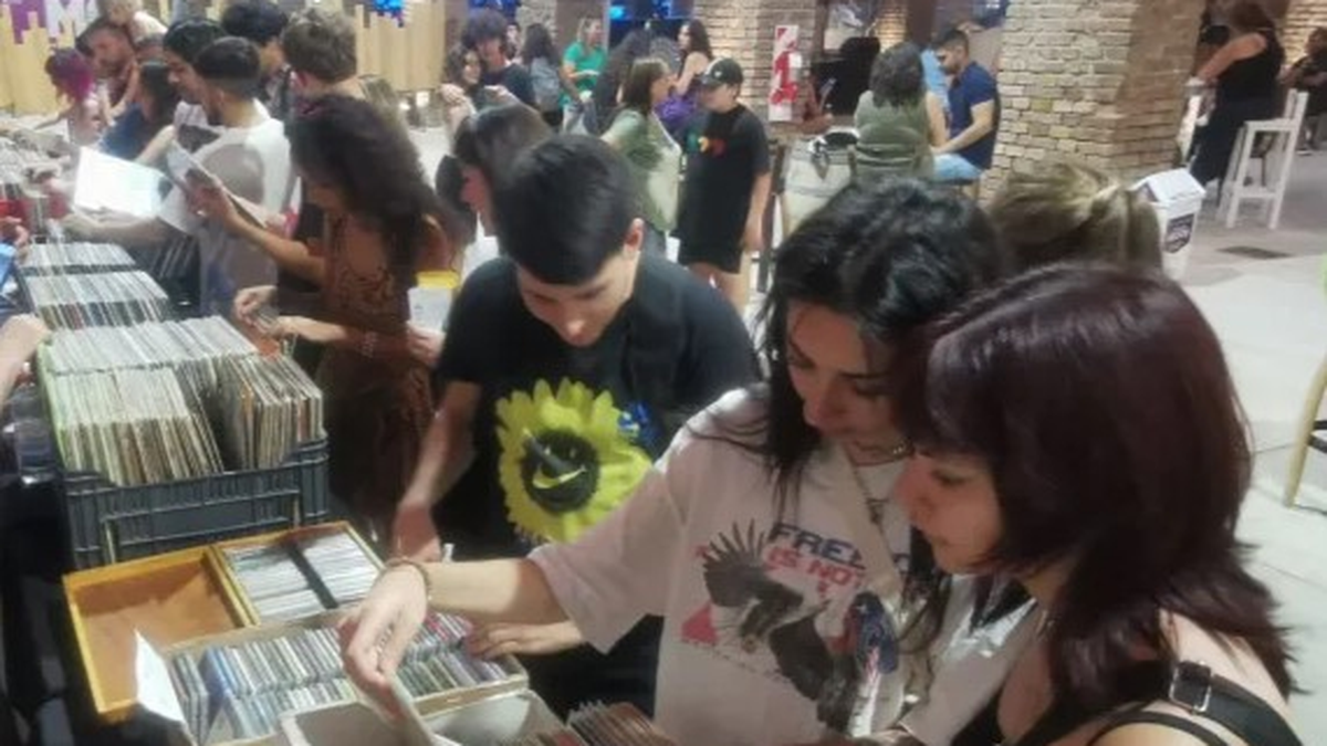 Vuelve El Club del Vinilo: música, libros y tragos en una jornada con ...