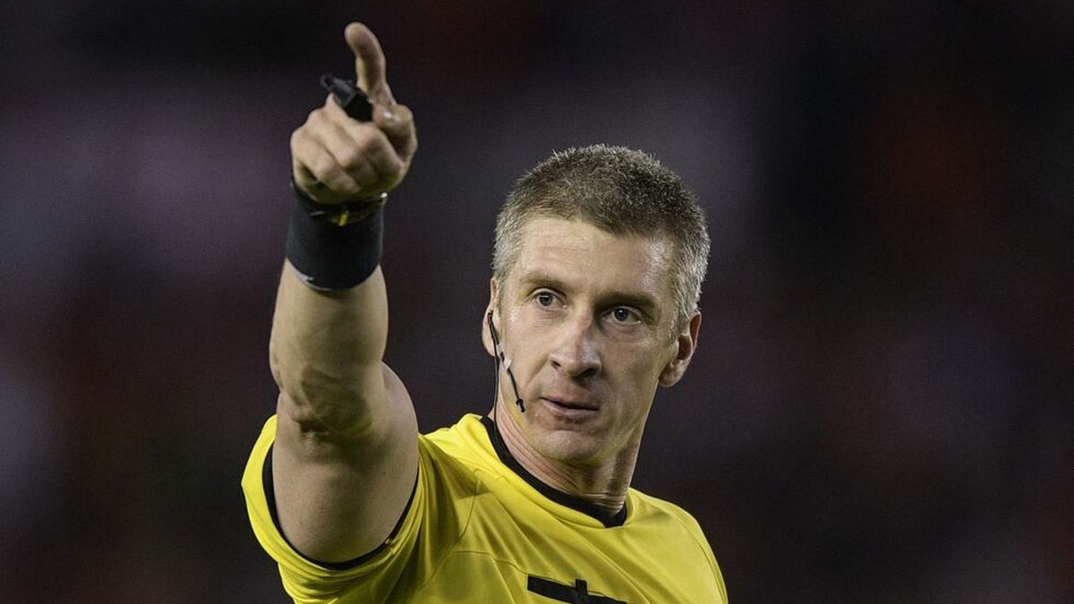 Las redes sociales estallaron con los memes por el error del árbitro