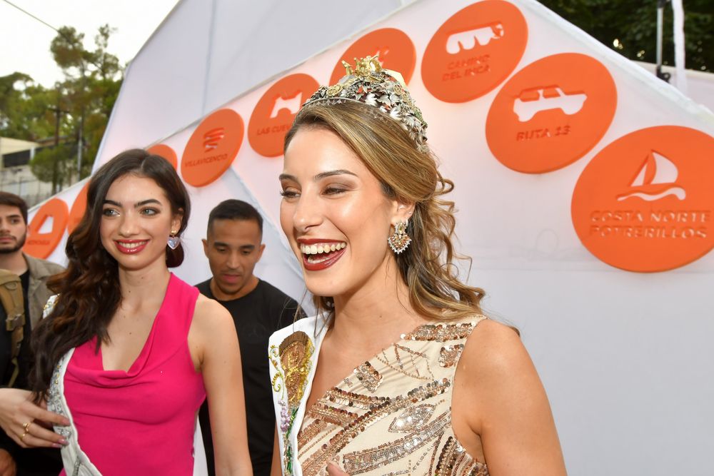 Alejandrina Funes, la Reina Nacional de la Vendimia 2025, llegó a Las Heras ovacionada por la gente