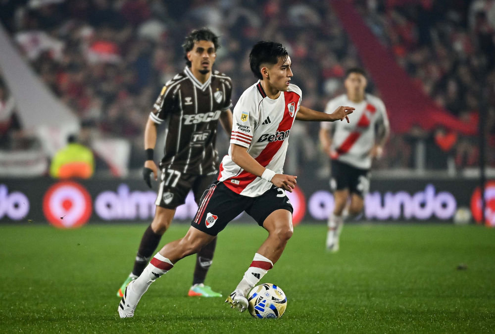 Con una gran noche de Salas, River Plate se vengó de Platense y lo superó con claridad