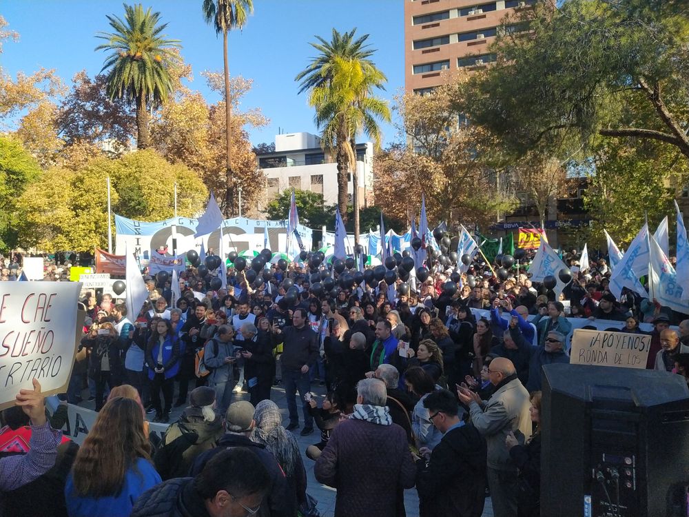 Alrededor de 400 personas marcharon por Cristina en Mendoza: gremios ...