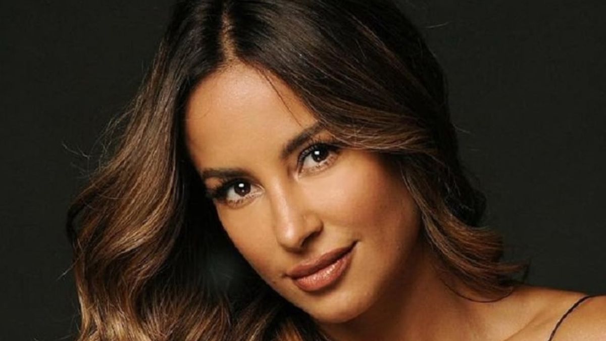 Lourdes Sánchez paralizó la web con su atuendo escotado que deja todo a ...