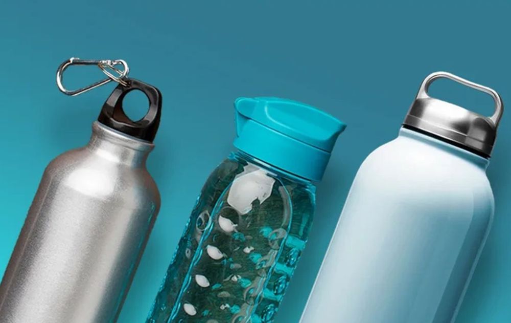 Cómo quitar el mal olor de las botellas reutilizables de plástico o ...