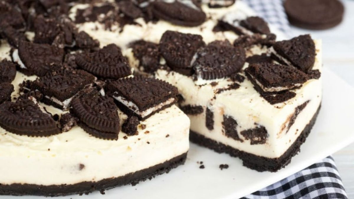 La receta del irresistible cheesecake de dulce de leche y oreo que tendrás listo en pocos minutos