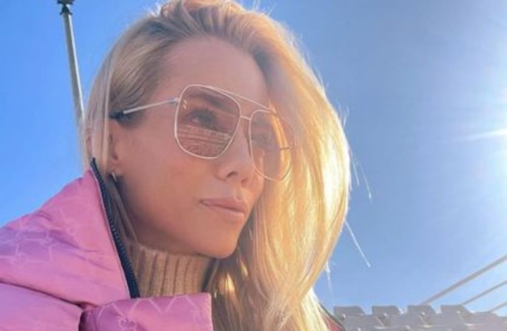 Nicole Neumann posó con un look todo negro con transparencias para el ...