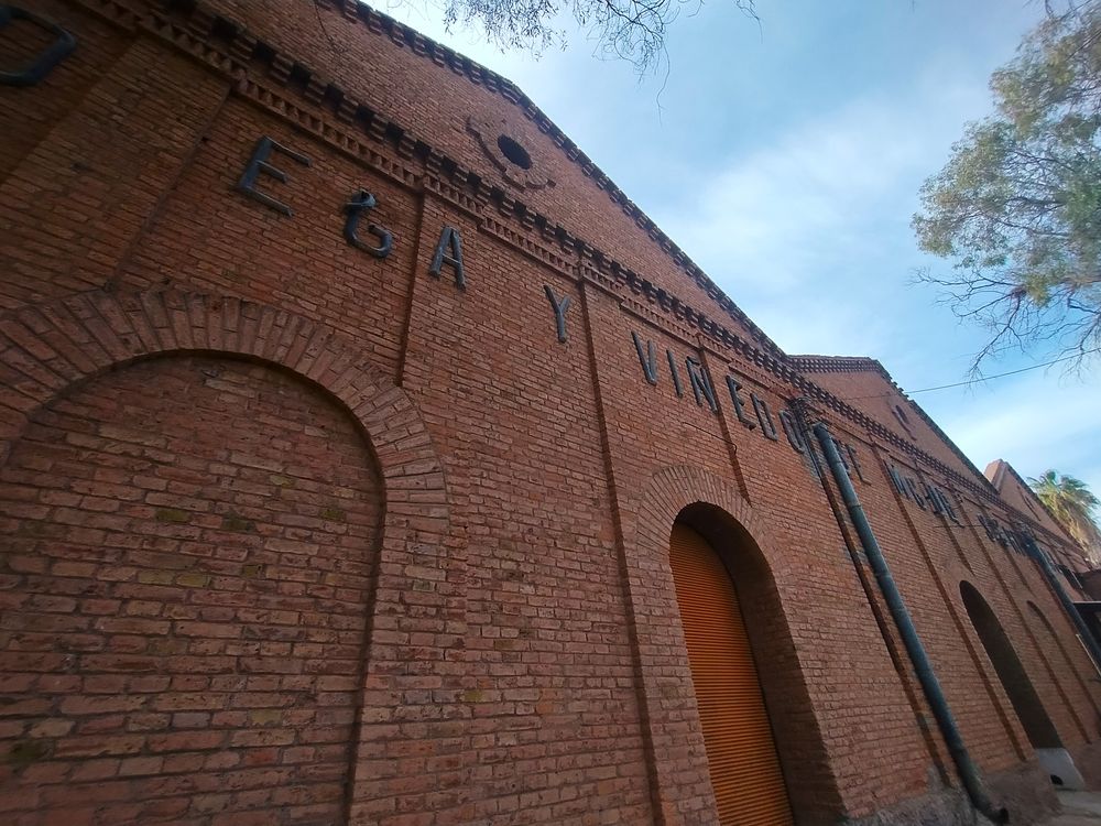 Patrimonio en venta: la bodega centenaria que combina arquitectura ...
