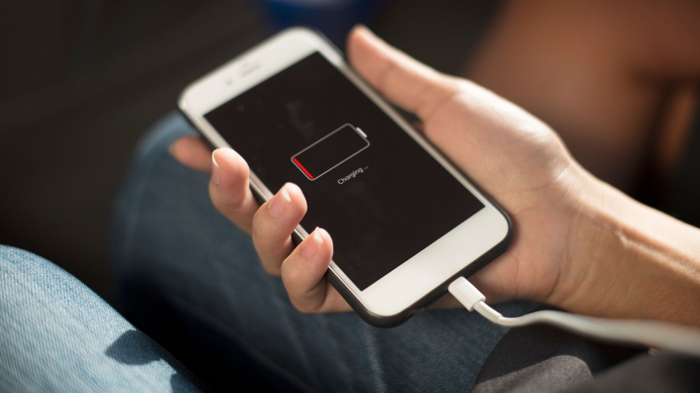 Adiós a los cables de celular: así se cargarán los teléfonos desde 2026