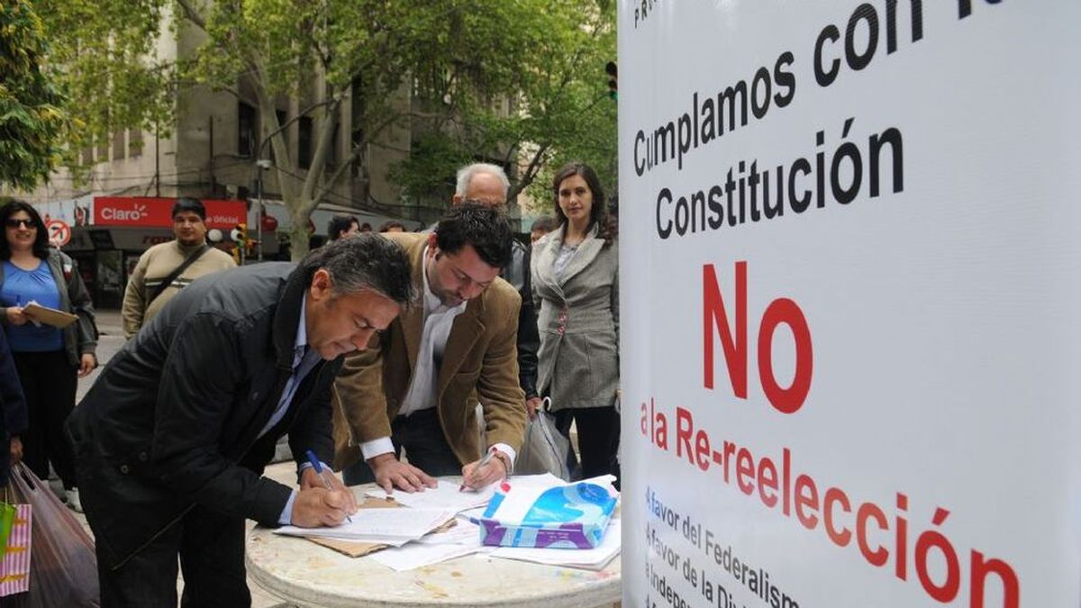 Recolectaron firmas contra las reelecciones de Cristina y Pérez