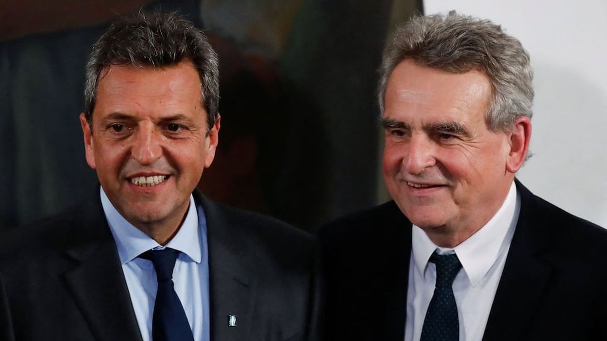 A días de las elecciones, el oficialismo volvió a apuntar contra Milei ...