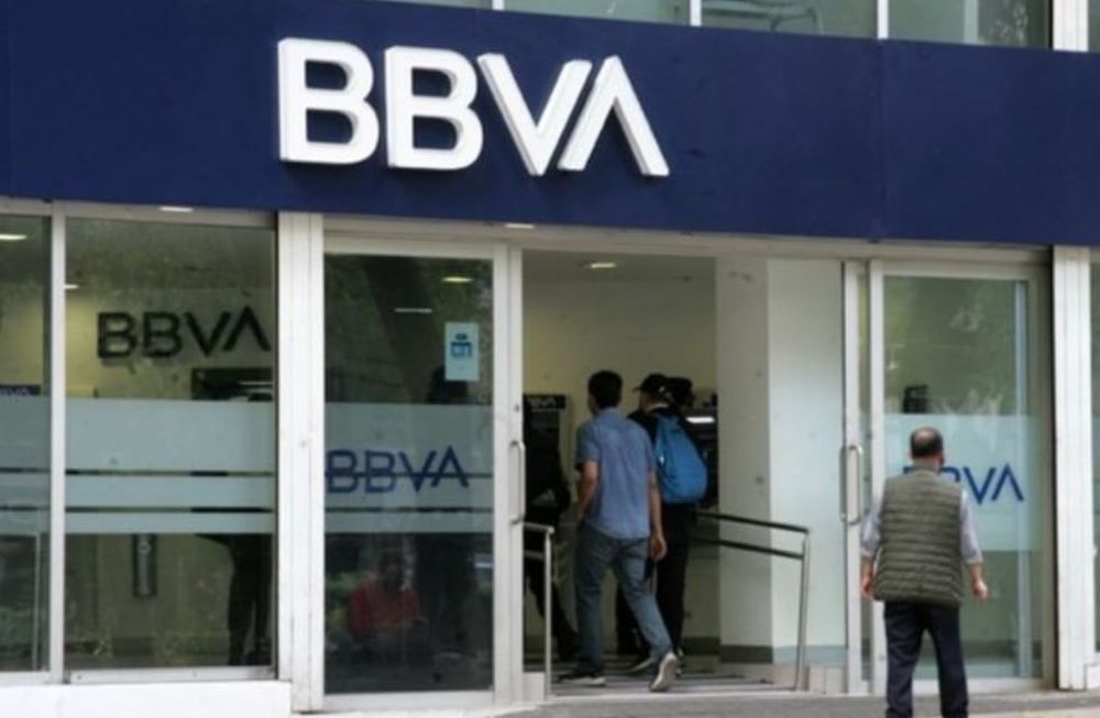 Un banco ofrece empleo con sueldos desde $1.200.000 y home office ...