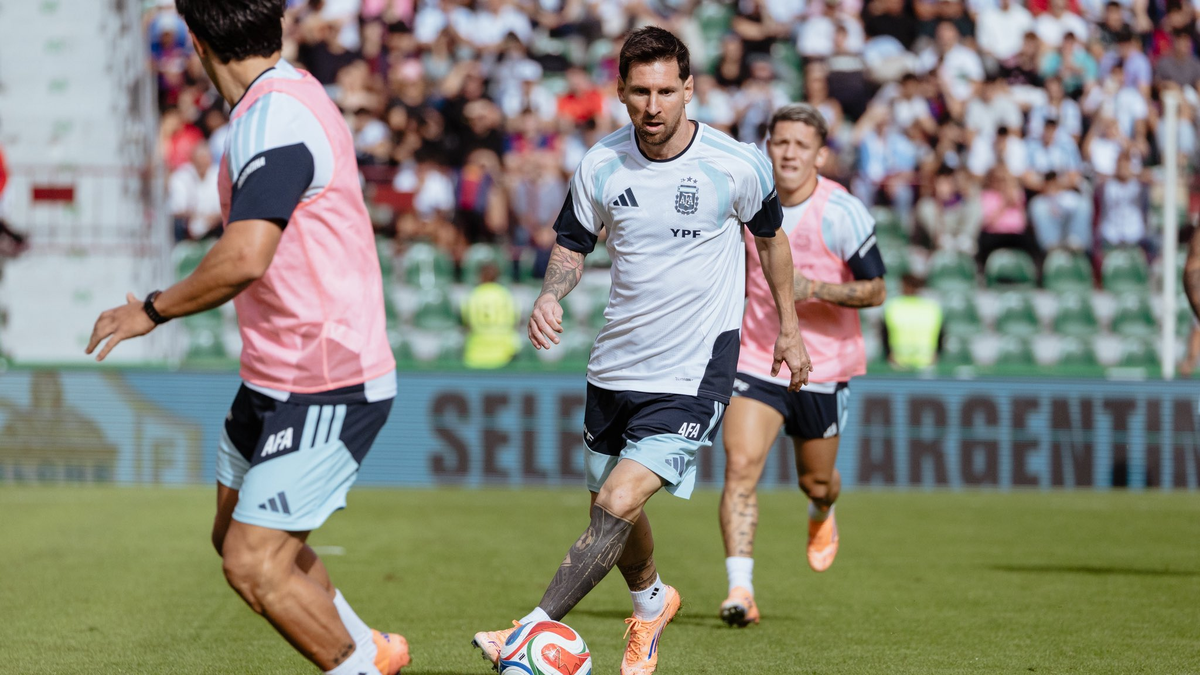 La Selección Argentina metió más de 20 mil hinchas en la práctica previa a Angola: Messi, la ...