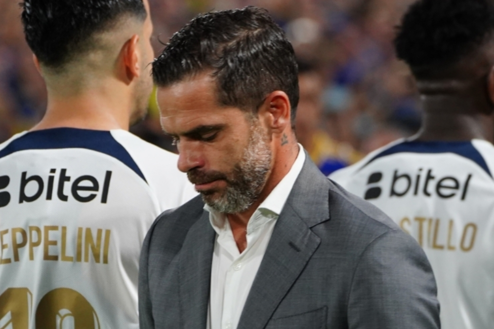 Fernando Gago en la cuerda floja tras la reunión con Riquelme: los 3 entrenadores que podrían ...