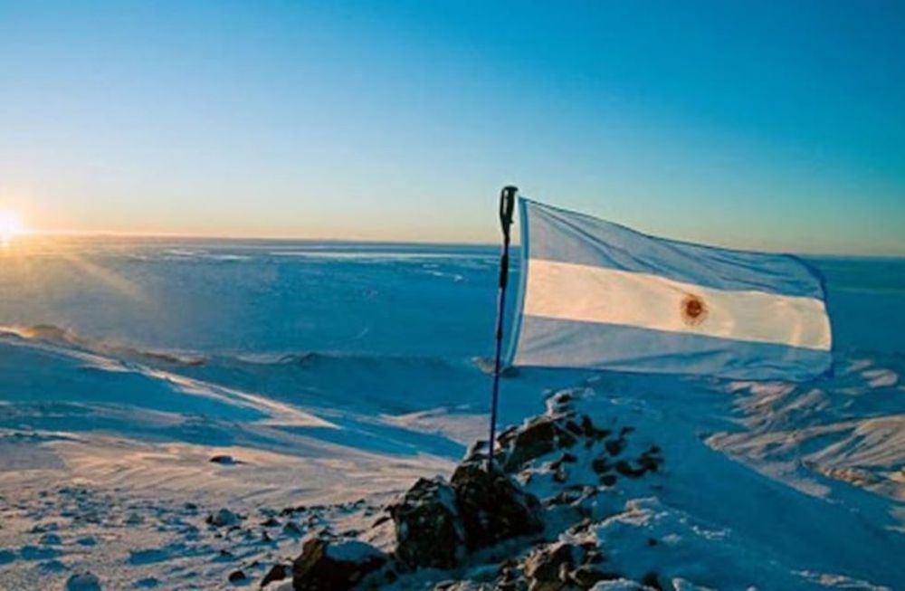 Los cambios de la Bandera argentina a lo largo de la historia