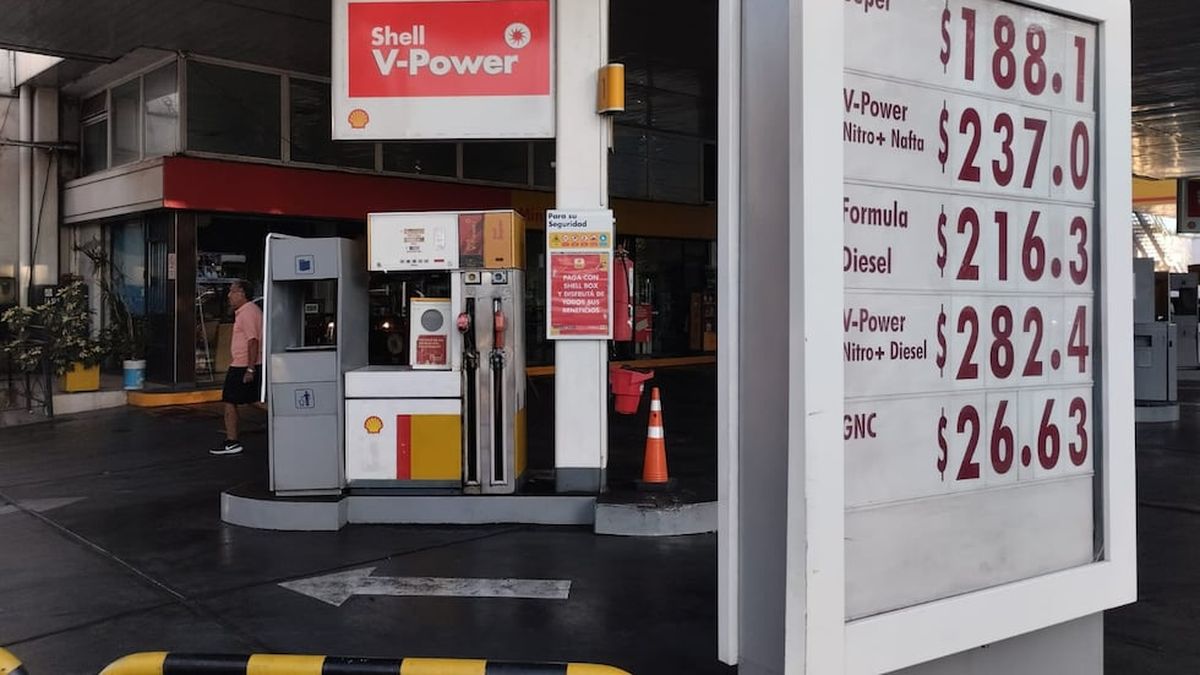Shell aumentó otra vez los precios de sus combustibles y es inminente la suba de YPF