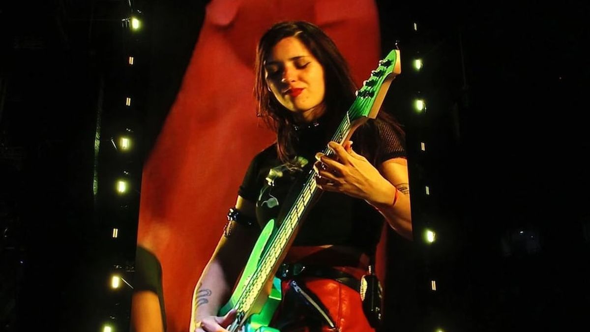 Quién es Luli Bass, la bajista prodigio que reemplazó a Micky Rodríguez ...