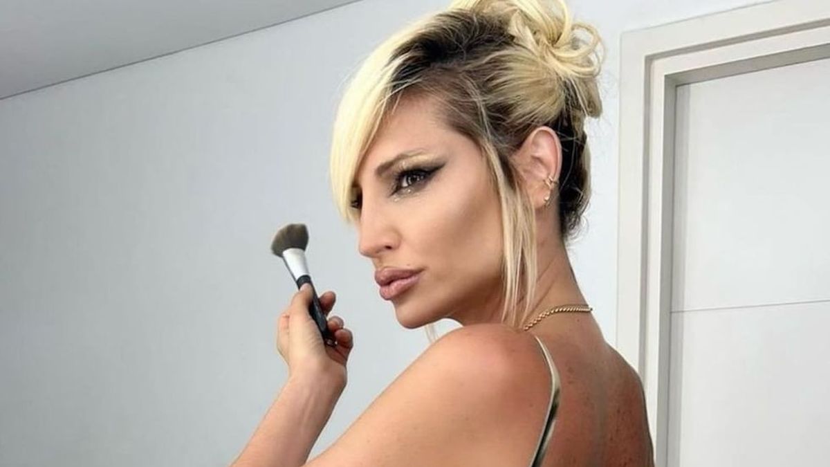 De espaldas, Vicky Xipolitakis regaló su pose más jugada desde la Costa ...