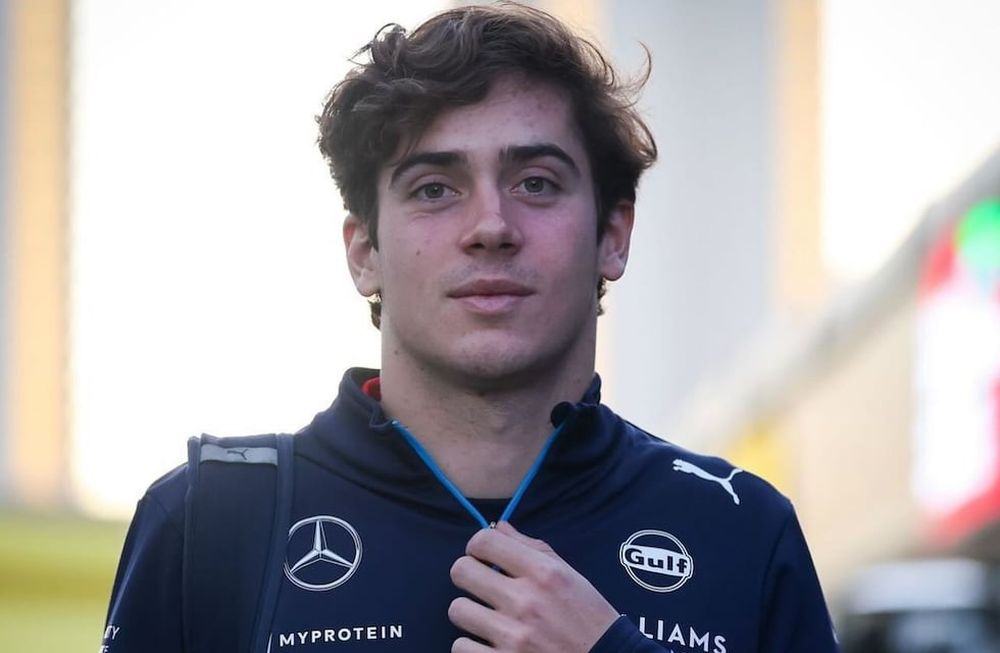 Colapinto deslumbró en una producción fotográfica para una revista española, mientras se define ...