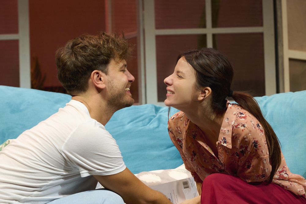 En otras palabras: Llega al Teatro Plaza la obra acerca del amor que ...