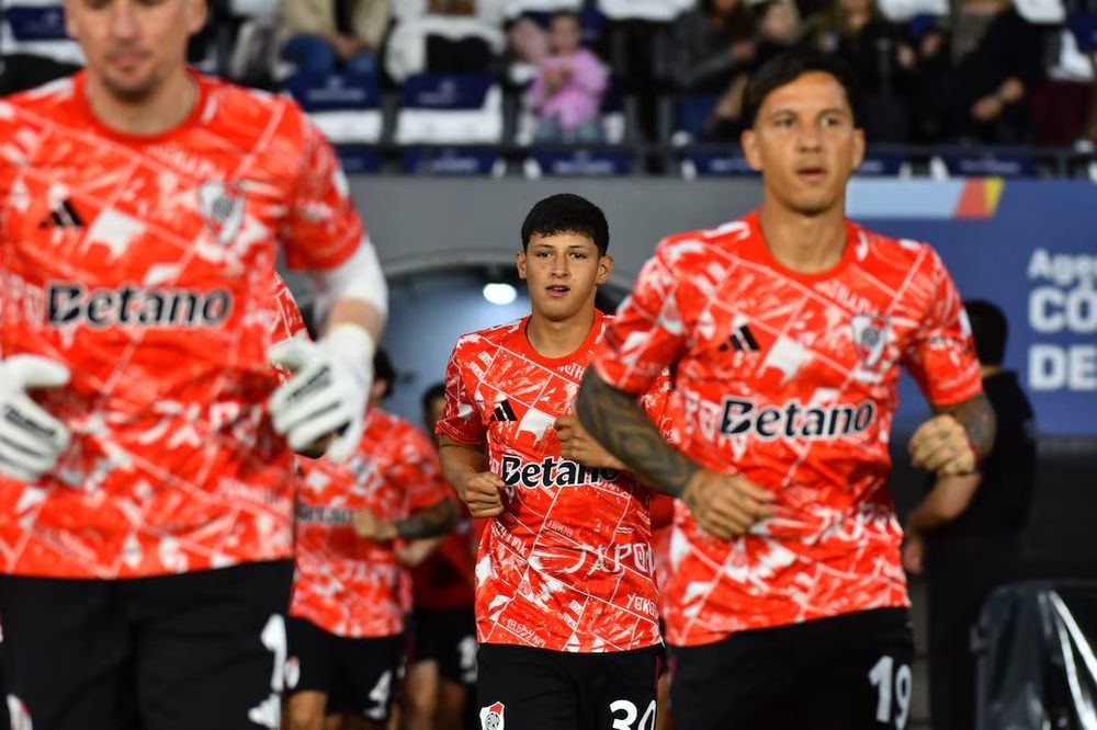 Con un gol de Montiel y de Meza, River Plate recuperó la sonrisa y ...