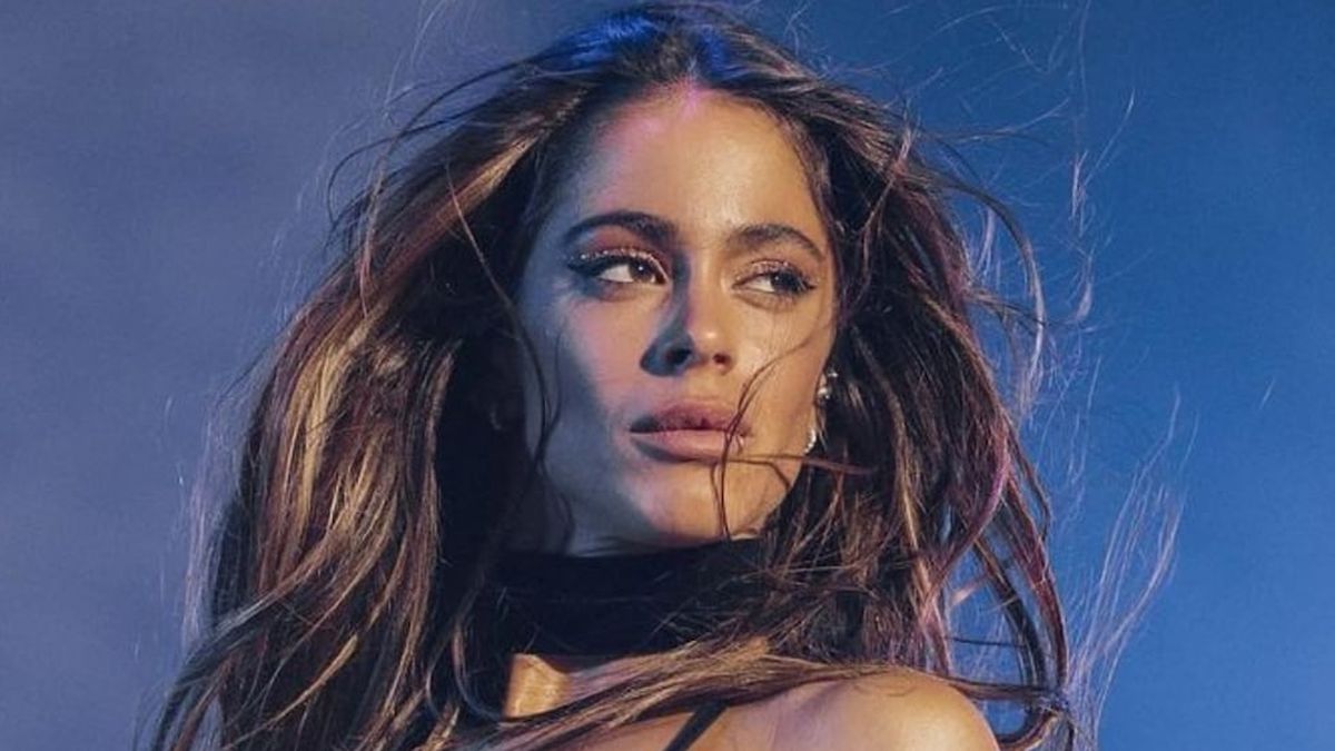 Tini Stoessel deslumbró con excéntricos looks en los Billboard Latinos