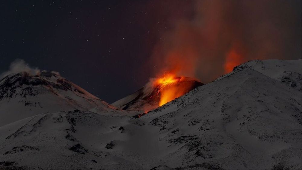 Un esquiador iba en plena bajada cuando el volcán Etna entró en ...