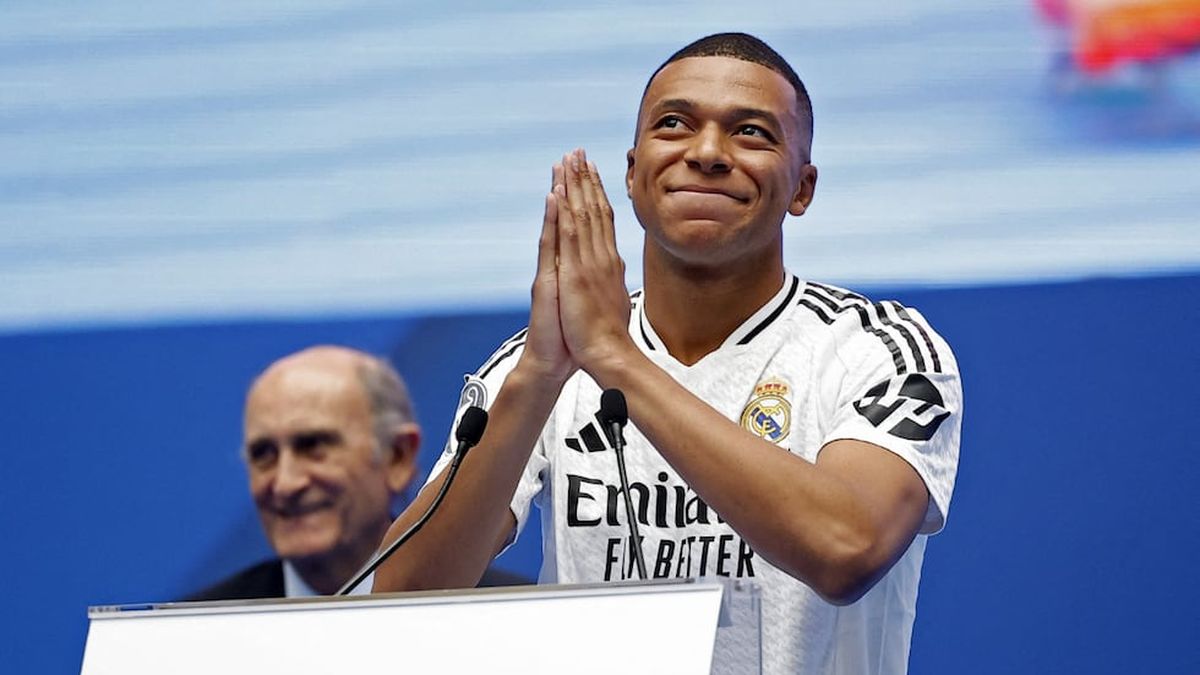 El número que eligió Kyllian Mbappé y el gesto que emula a Cristiano Ronaldo en su presentación ...