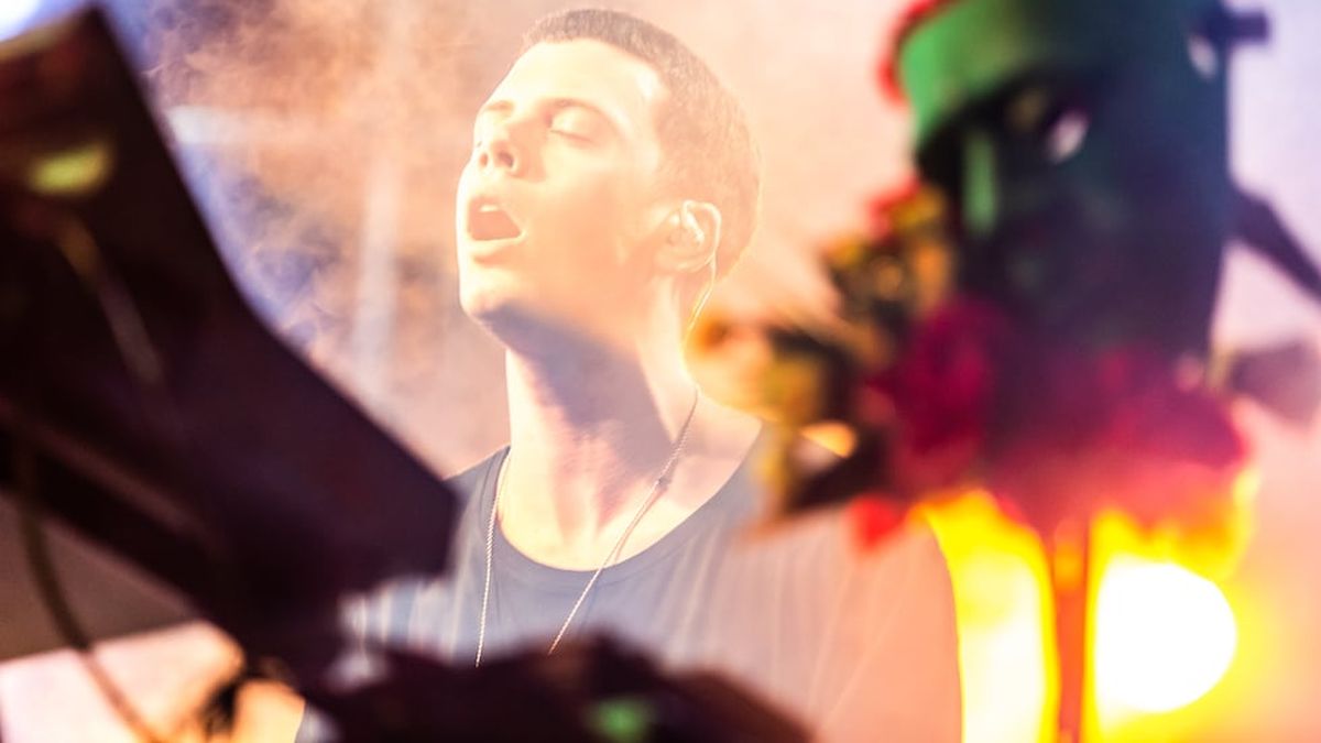 Juan Saieg explora su faceta solista con Ochocientos Envolventes al Sol