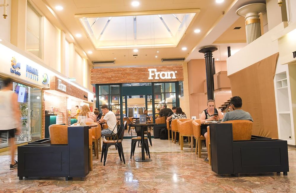 Abrió el café de la Piazza y la gente regresó al tradicional paseo centrico