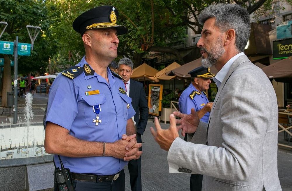 Distinguen a un policía mendocino por sus notables servicios a Chile