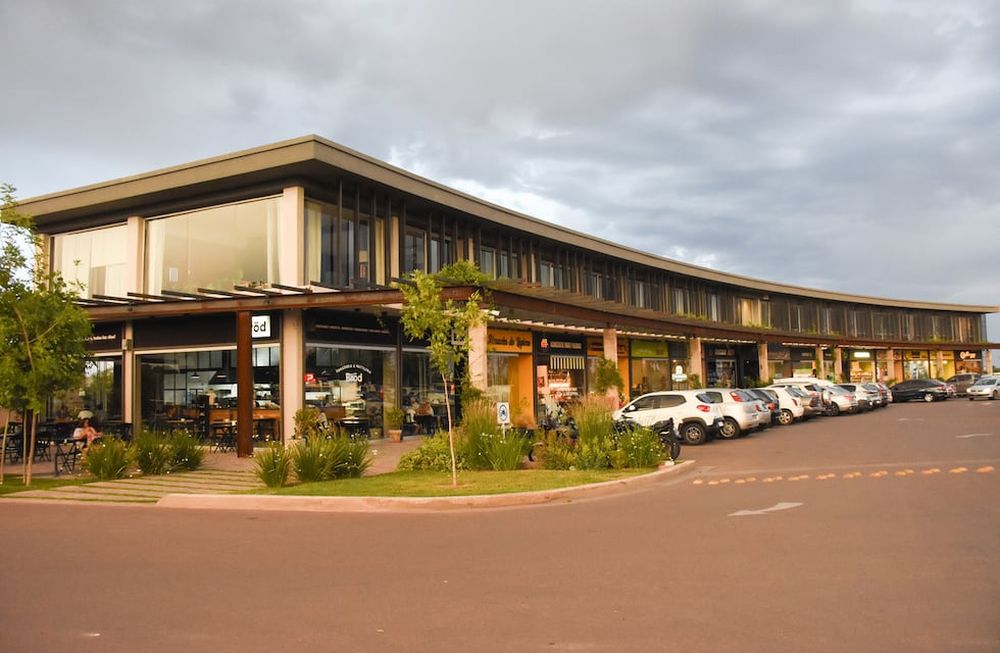 Se consolida el modelo de los “strip centers” o centros comerciales a ...