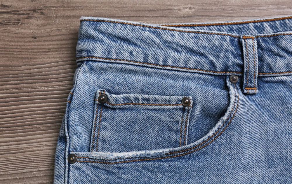 No es un adorno: para qué sirve el bolsillo más chico del jean