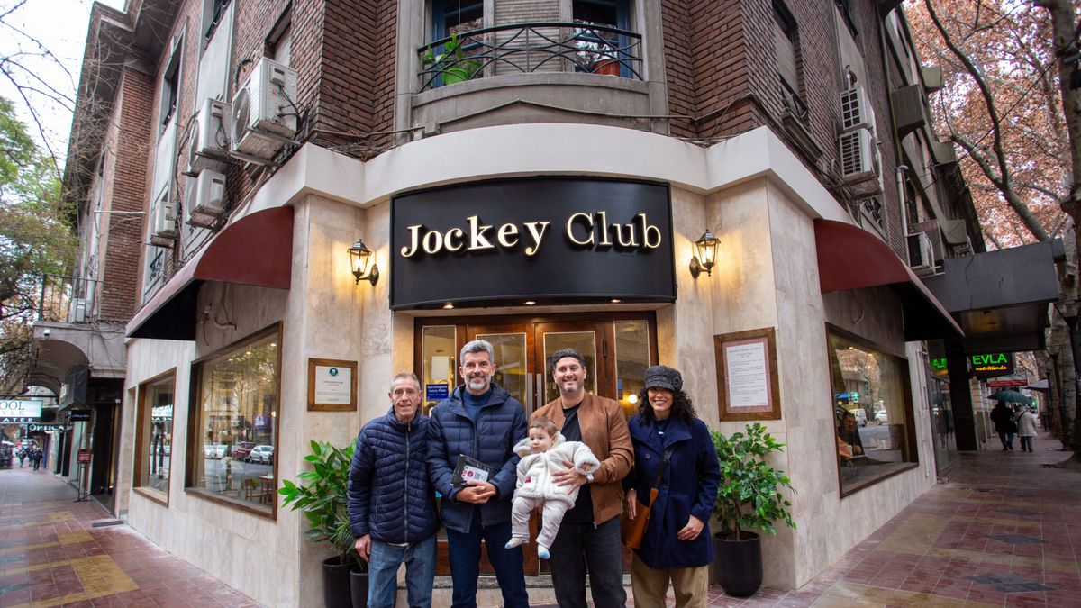 Ulpiano Suarez estuvo presente en la reinauguración del Jockey Club