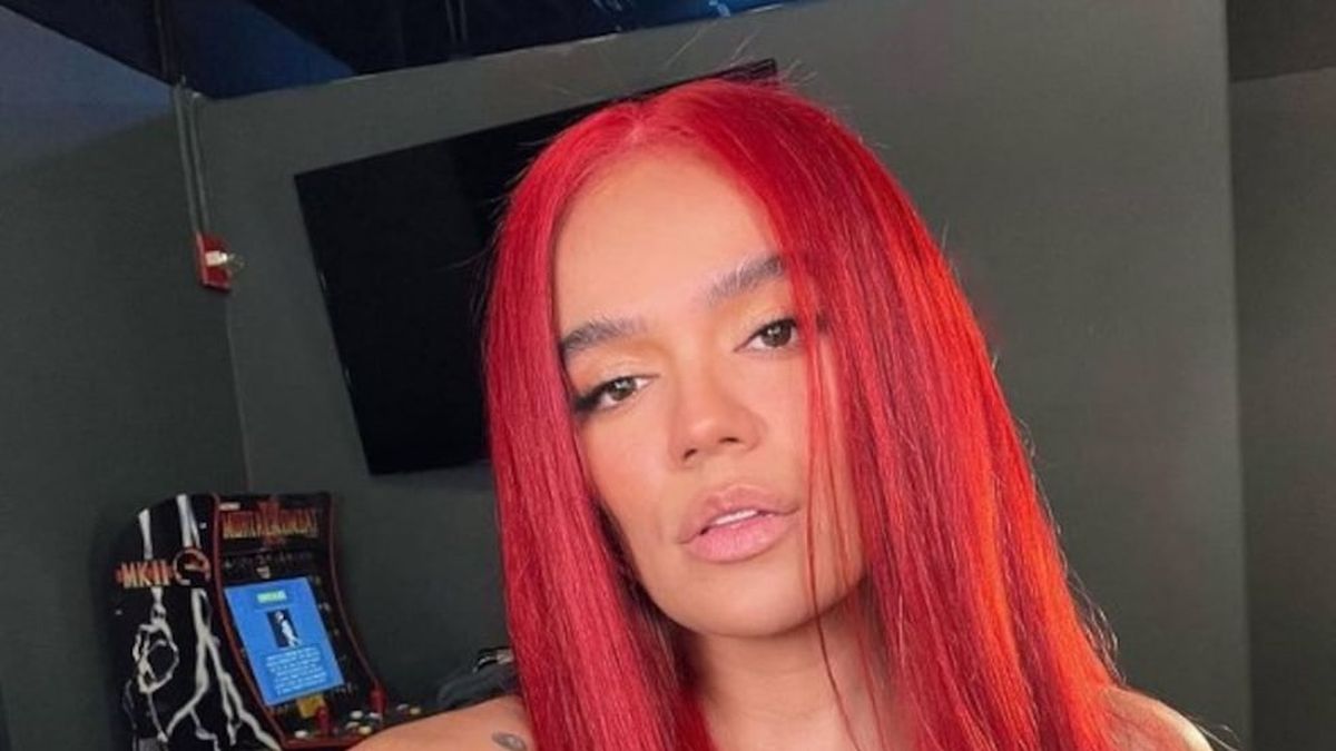 Karol G posó con un body super cavado y dejó su parte de atrás en ...