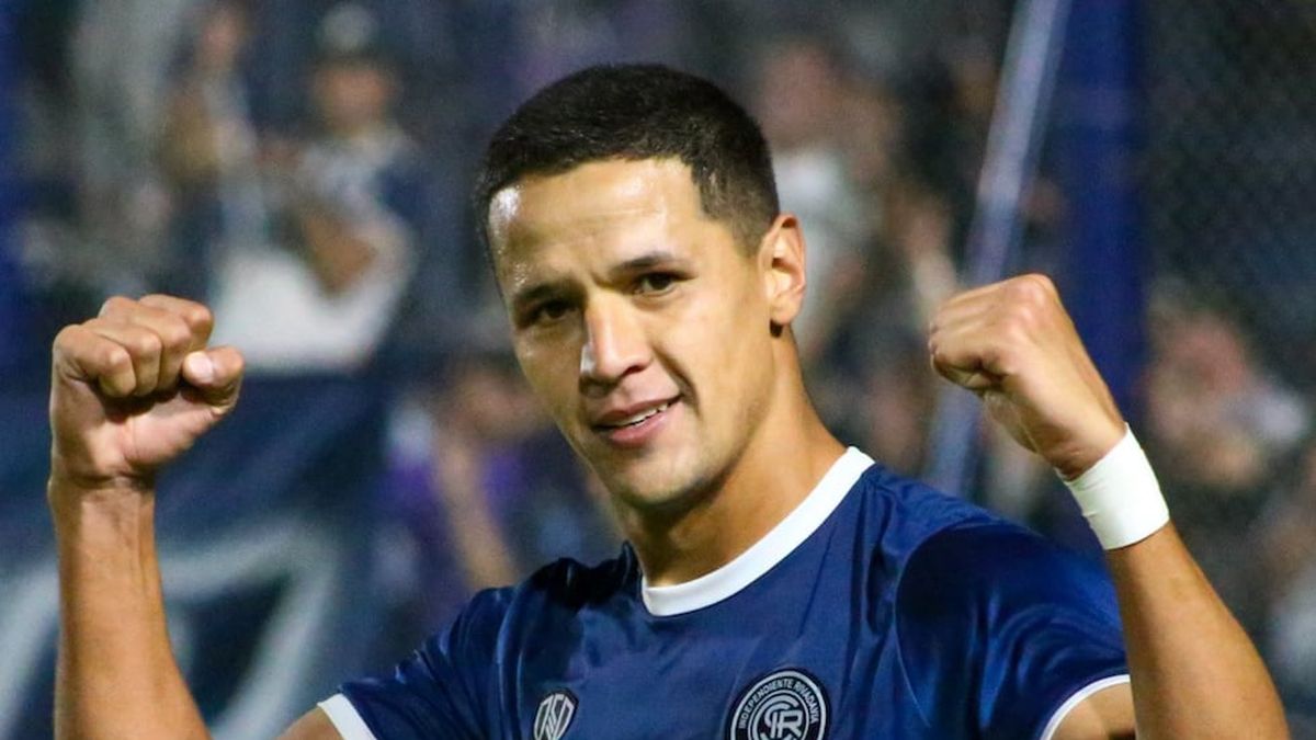 Alex Arce, el bombardero que es noticia en el país y hace soñar en ...