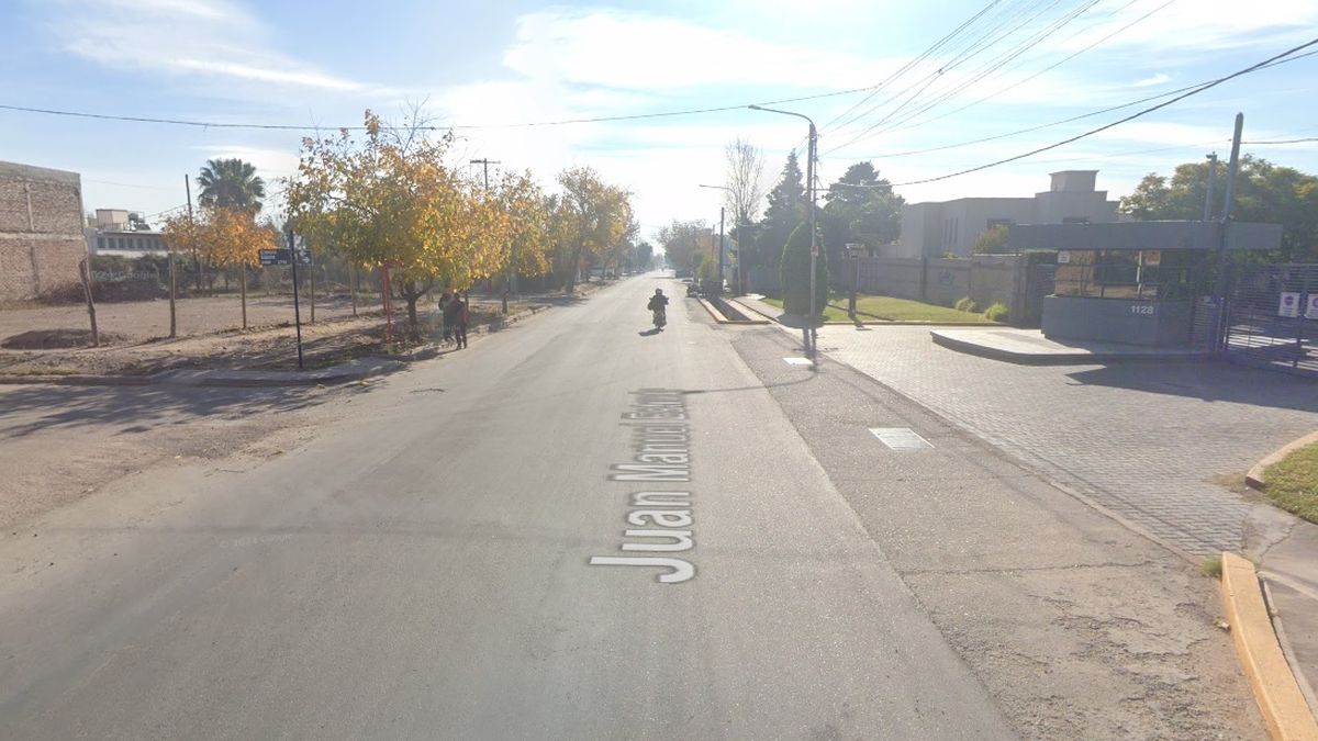 Le pegaron tres tiros a un joven para robarle la camioneta en la puerta ...