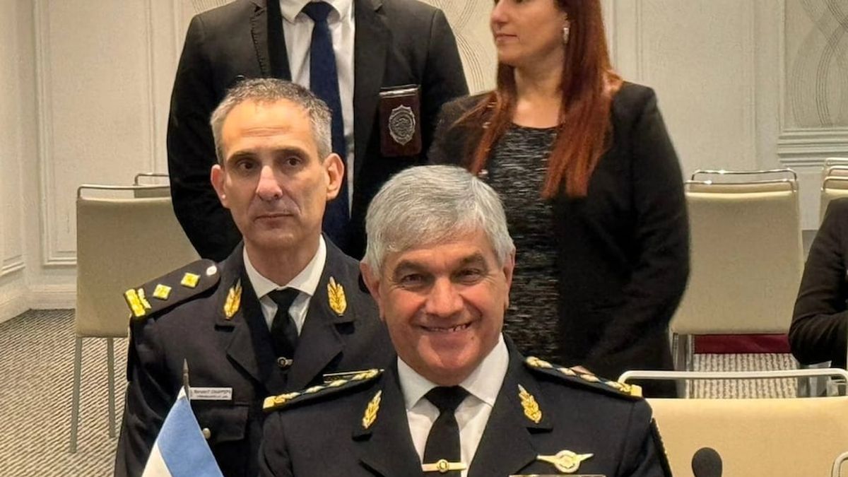Acusan al jefe de la Policía Federal de usar un avión de la fuerza para ...